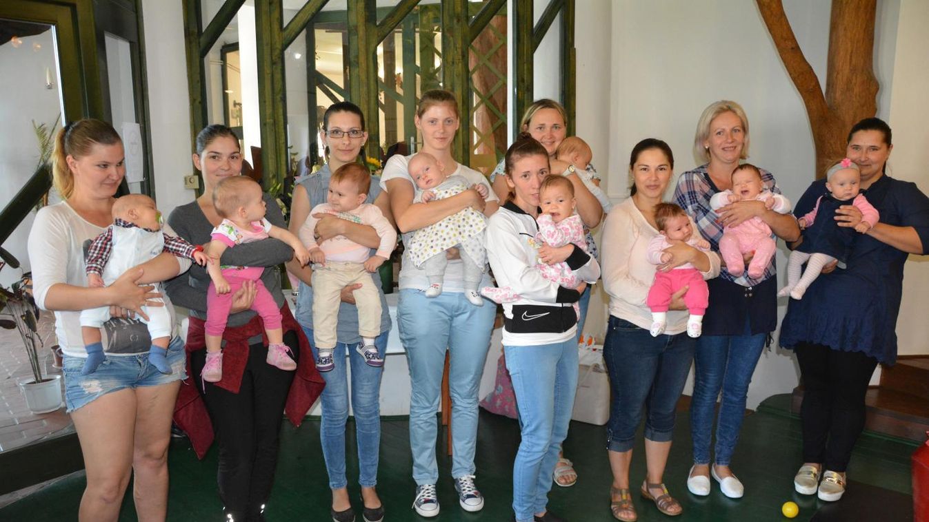 Bak tíz legifjabb lakója babakötvényt kapott