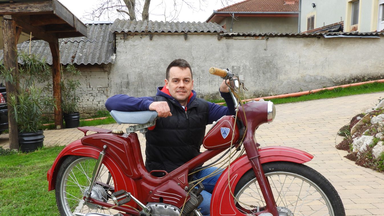 Magyar moped a Berva partjáról