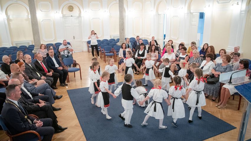 ZAOL - Pedagógusokat jutalmaztak Zalaegerszegen