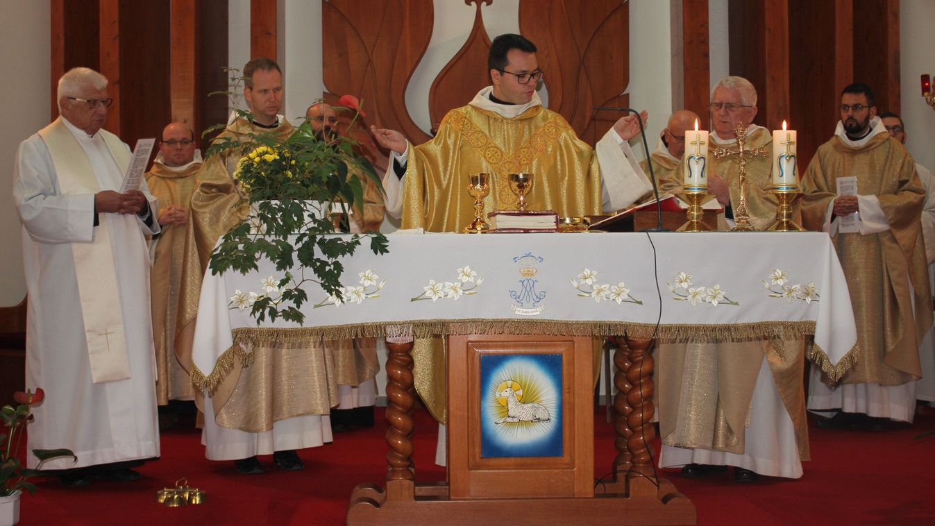 A fürdővárosban is bemutatta újmiséjét a hévízi Czakó Dávid András