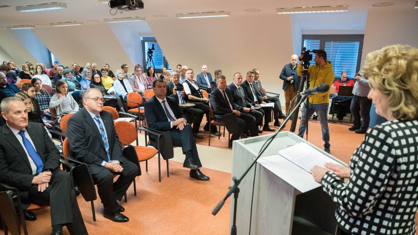 ZAOL - Pályaválasztási konferencia a Zala Megyei Kormányhivatal szervezésében (videóval ...