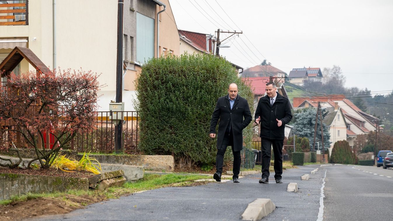 Több mint száz méteren újult meg a járda a Bartók utcában