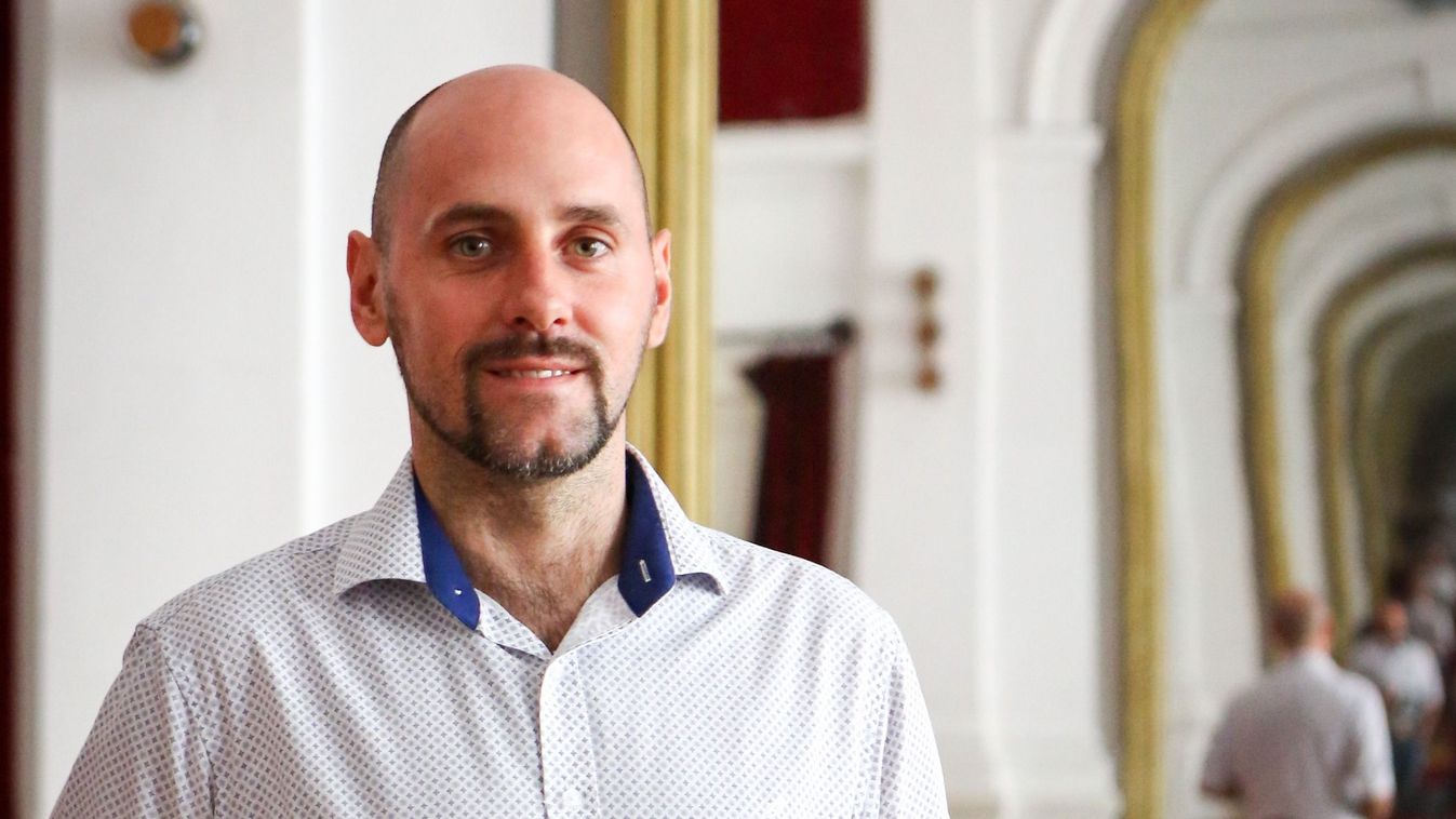 Domján Dániel Ferenc Kényszerpályák és külön utak című könyvét mutatták ...