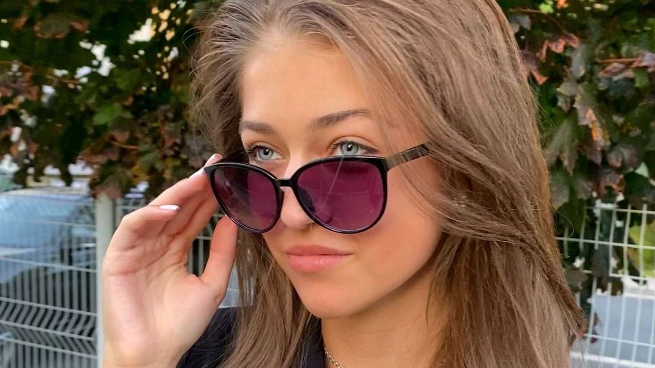 ZAOL - Pesti Viki bikiniben pózolt