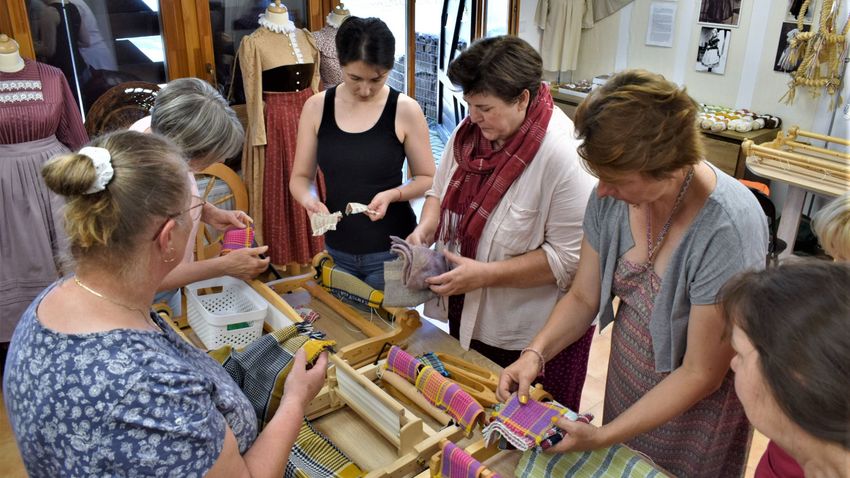 ZAOL - Látványtervezés, szövés, hetési subrika és székbekötés a ...