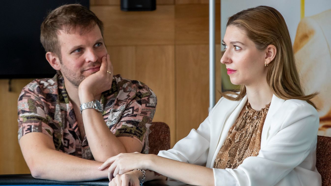 ZAOL - Még mindig őrülten szerelmesek: a Puskás-Dallos házaspár be is ...