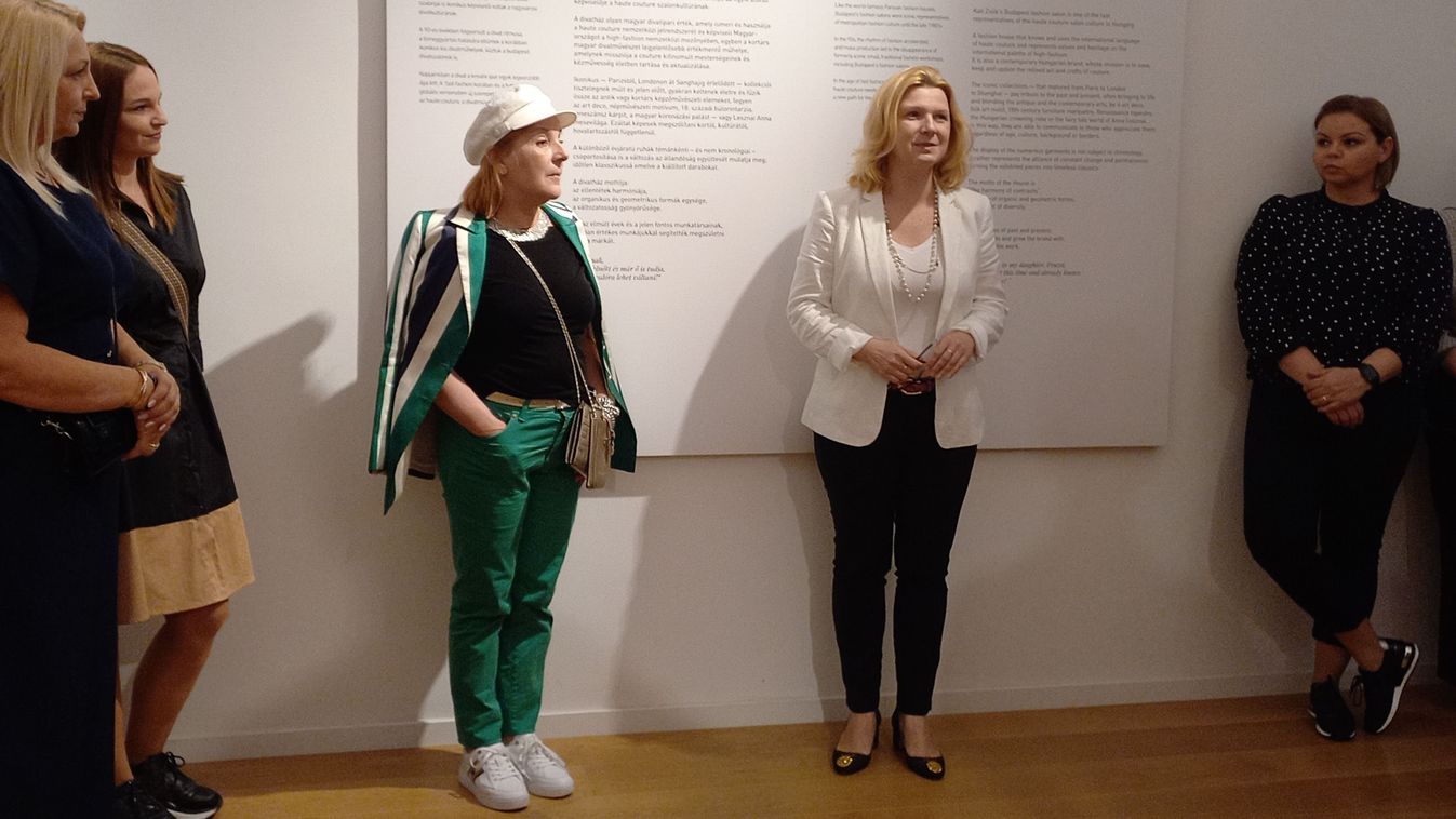 Zoób Kati személyesen zárta a zalaegerszegi kiállítást