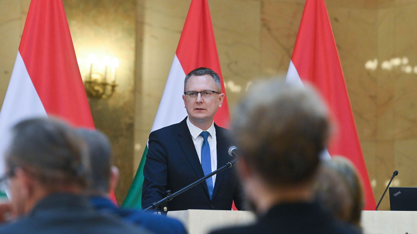 Rétvári Bence: nagy léptékű pedagógusbér-emelés zajlik