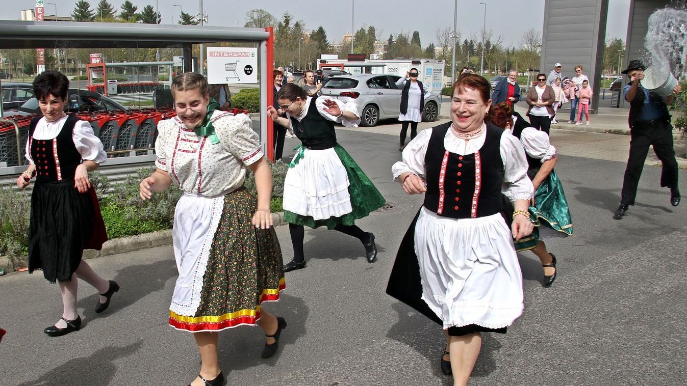 Húsvéti locsolás a fiatalság megőrzéséért Nagykanizsán