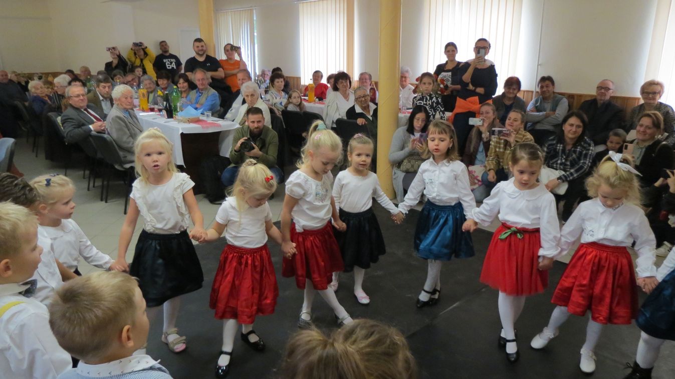 Botfa megbecsüli az időseket