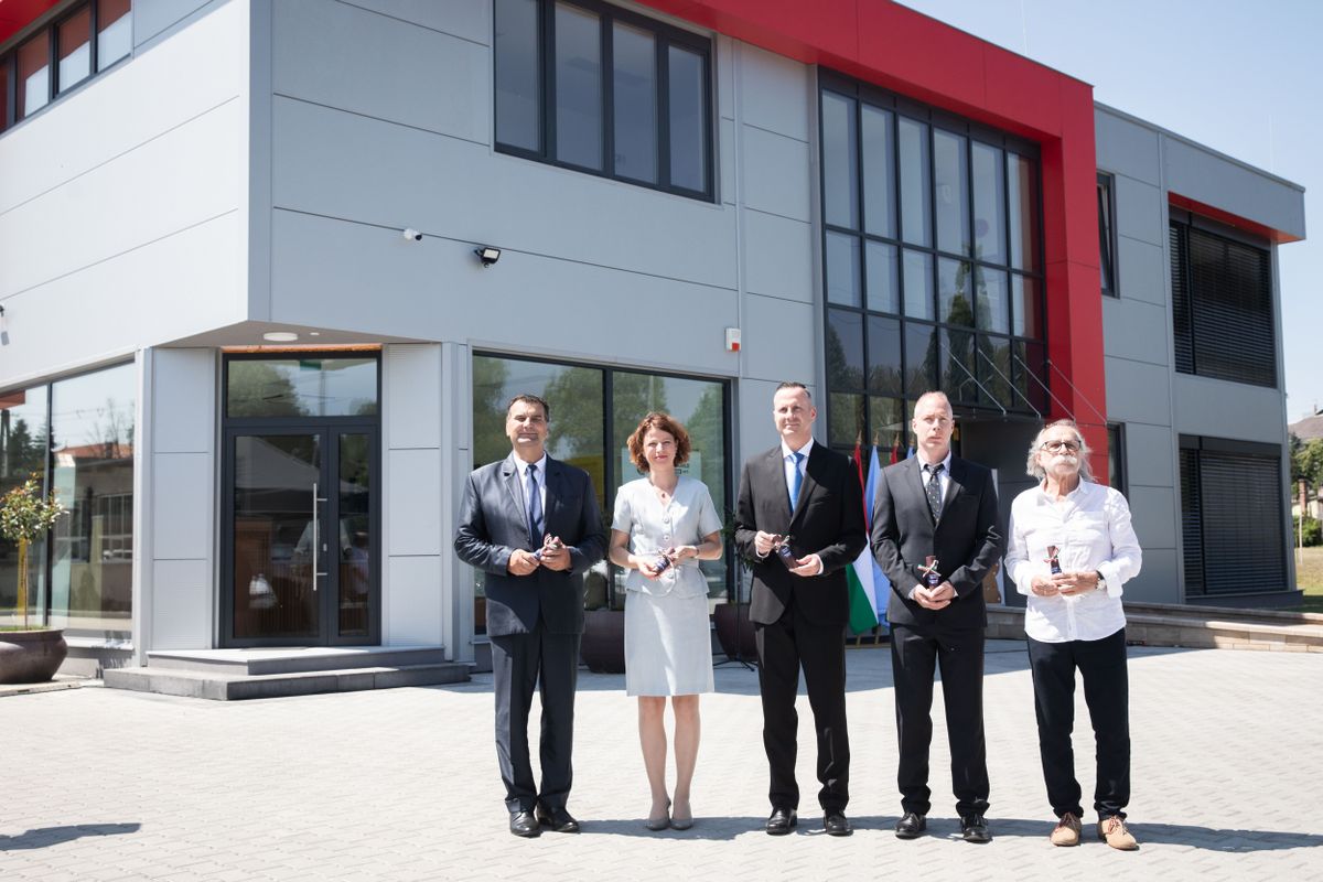 Techno-World System: fejlesztés saját erőből