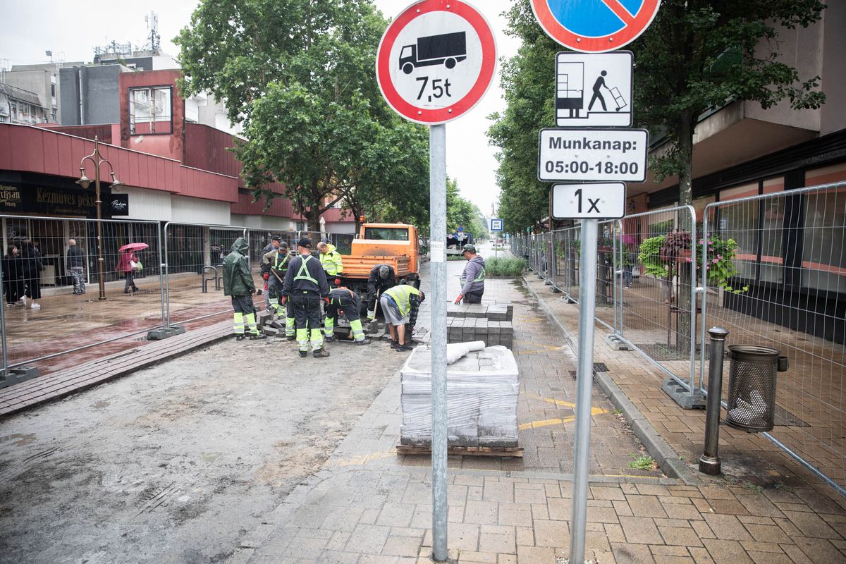 Kossuth utca felújítása elkezdődött Zalaegerszegen, ideiglenes forgalmi ...