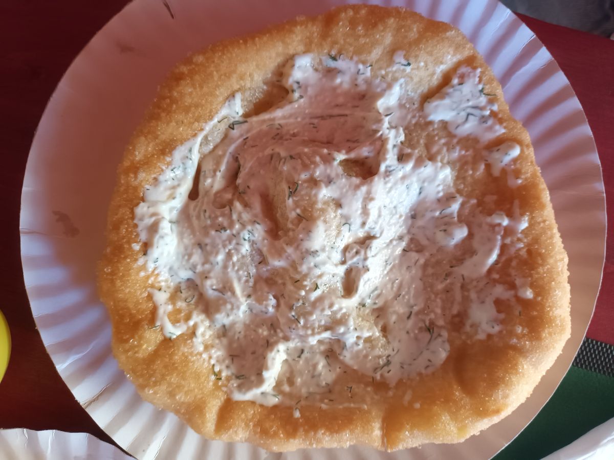 Lángos: otthon finomabb készül, mint a Balaton parton