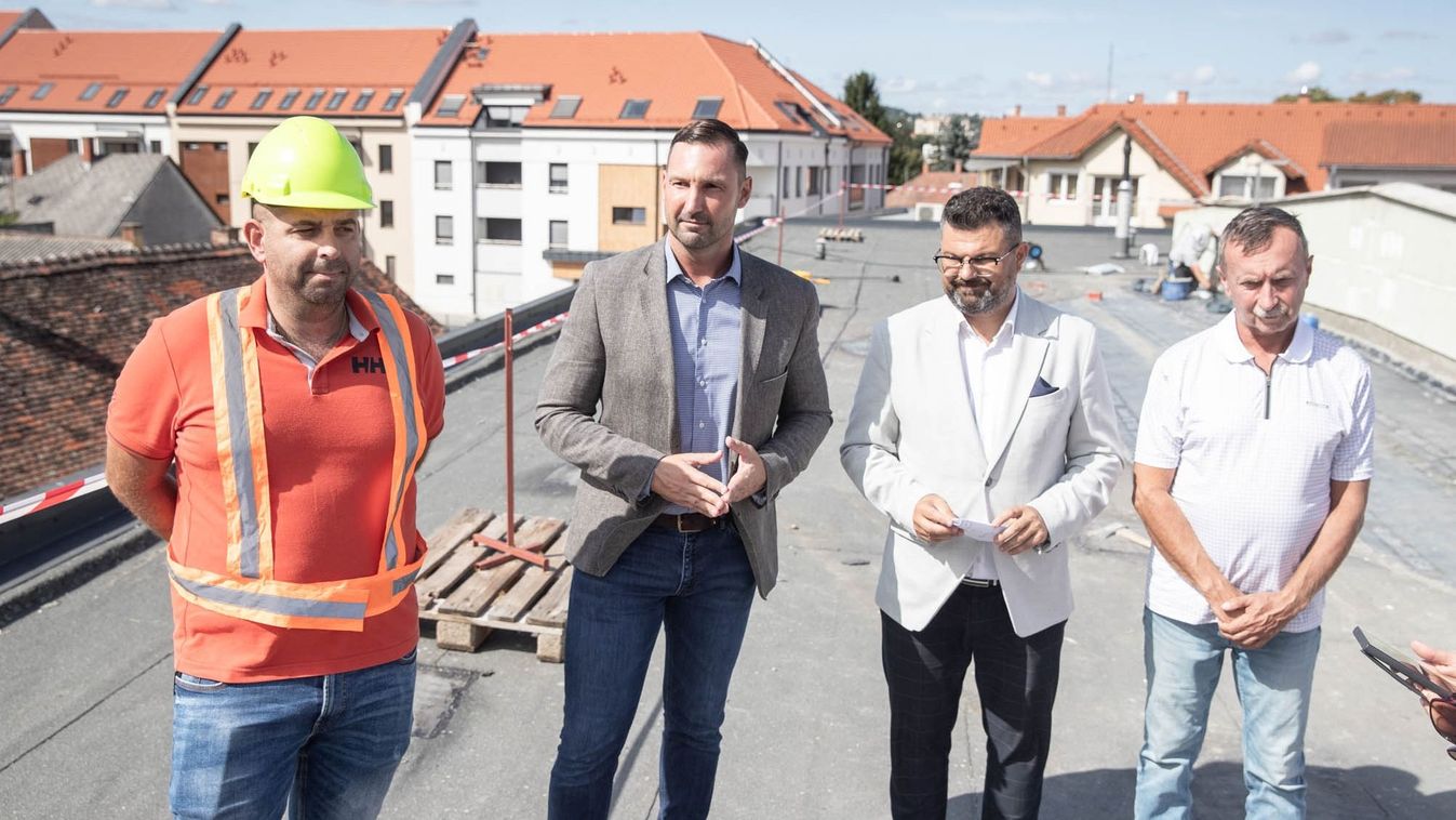 Lapostető felújítása zajlik a zalaegerszegi Vásárcsarnokban
