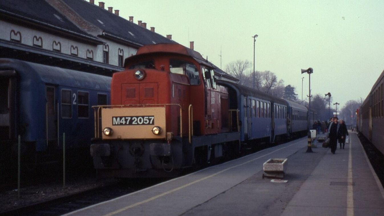 Az állomáson felejtette az utasokat a "feledékeny" mozdonyvezető