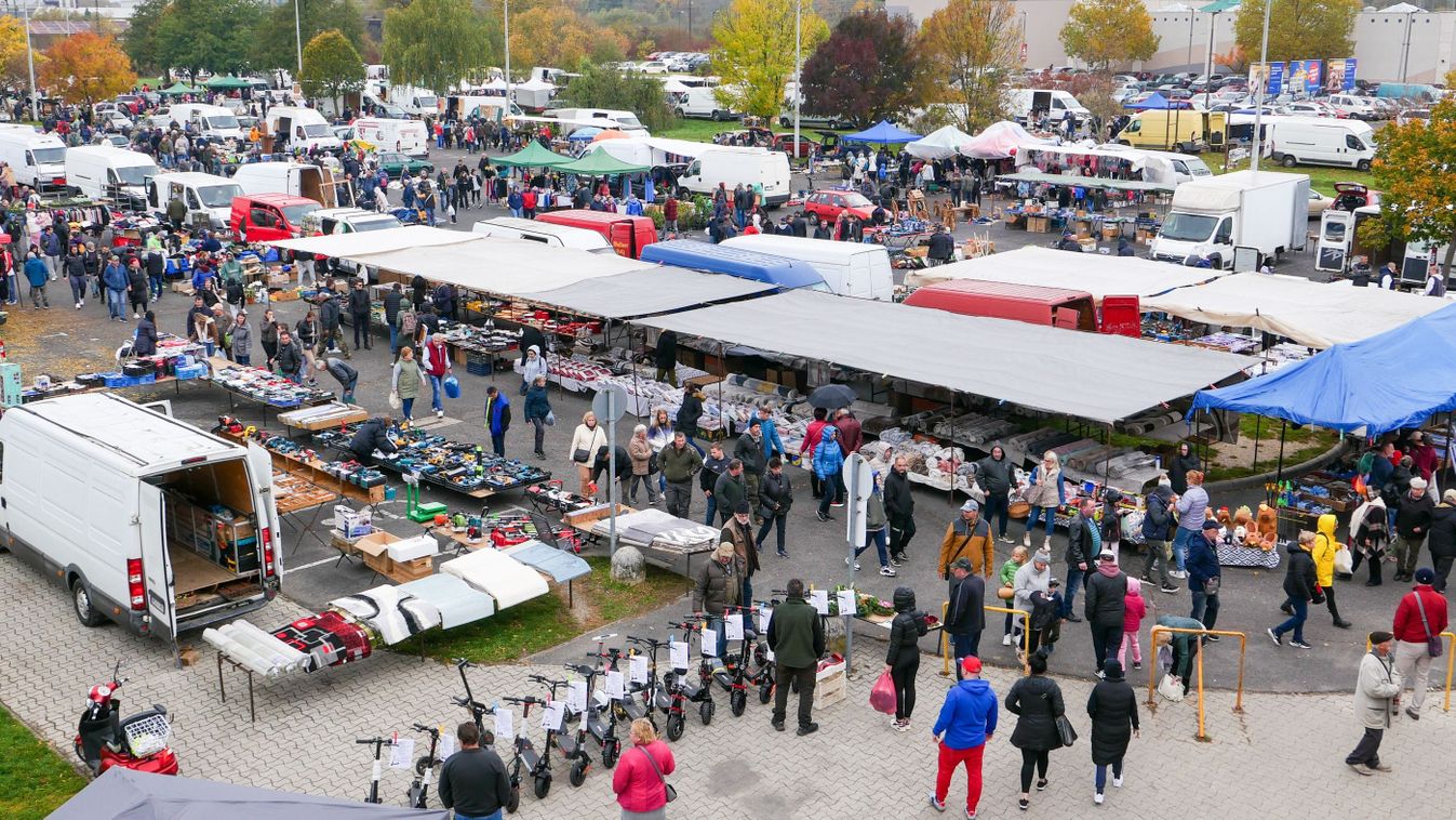 Népszerű bolhapiac: hömölygött a tömeg
