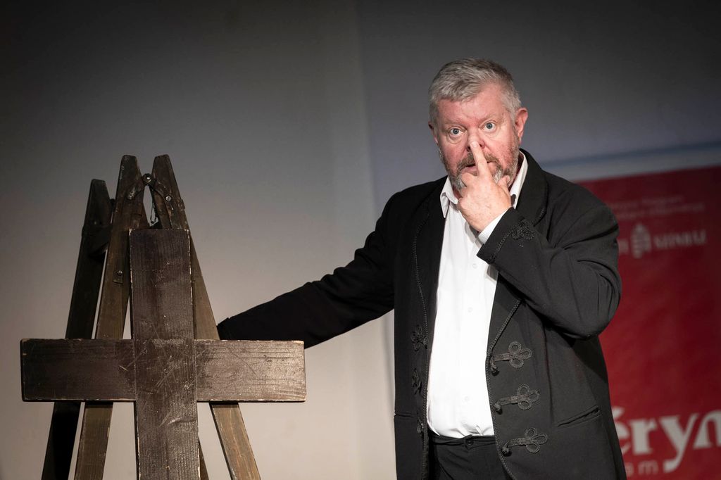 Déryné program, A helység kalapácsa