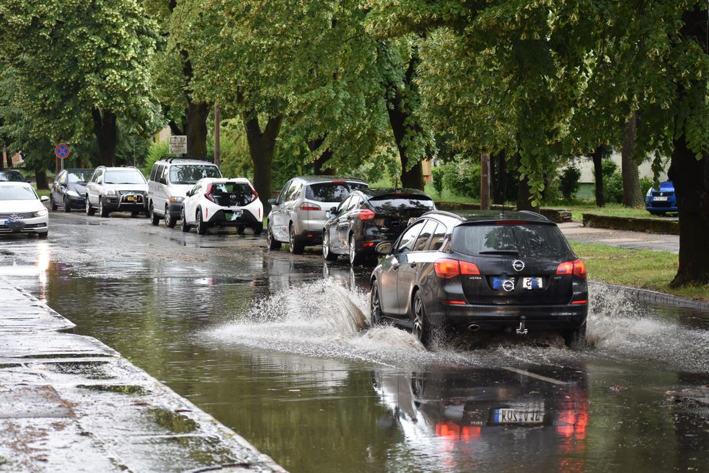 Nézze meg, hogy rongyolnak át az autósok az új tavon Nagykanizsán! | ZAOL